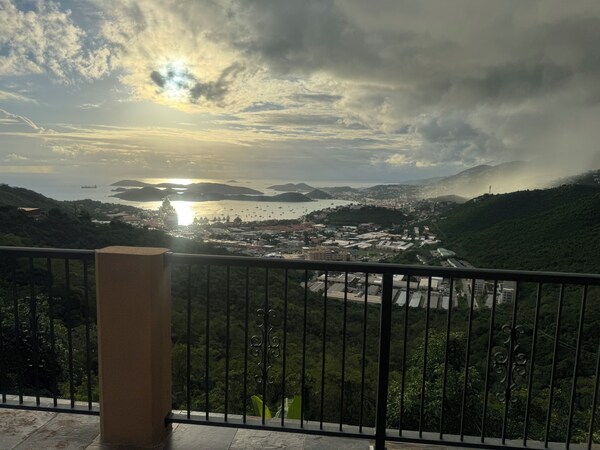 Cozy 2-bedroom Apartment In Charming St Thomas With Wifi, Ac, View - Saint Thomas