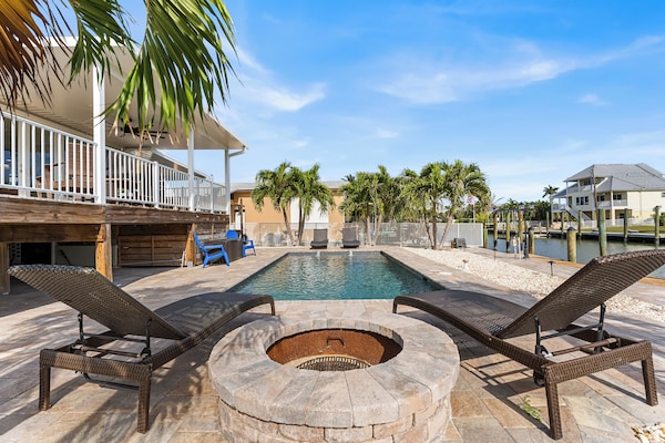 Boating Enthusiasts, Walk To The Beach, Heated Pool - The Corner Cottage - Roelens - Fort Myers Beach, FL