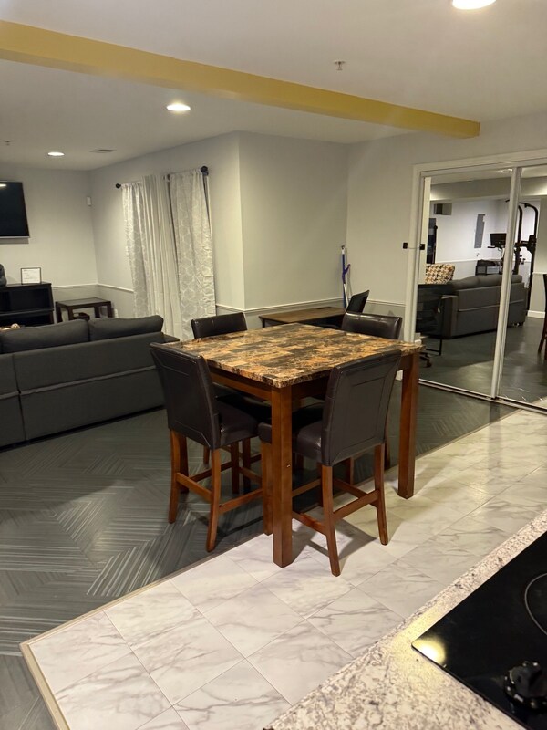 Private 1bd Basement Apartment W. Gym - Pasadena, MD