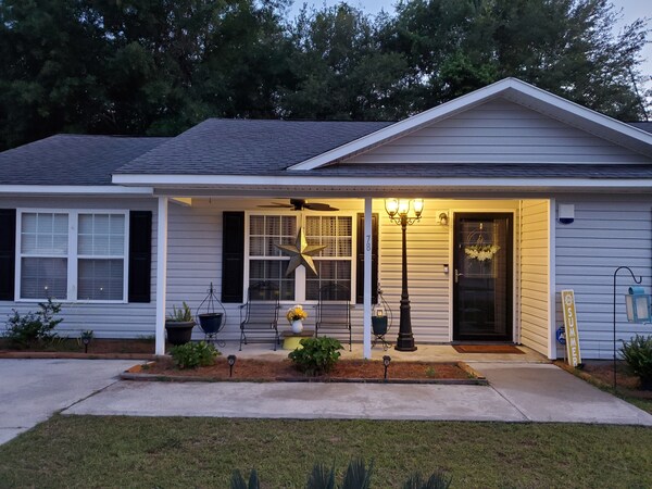 Charming Cozy Countryside 4-bedroom House In Welcoming Varnville With Wifi, Ac - Hampton, SC