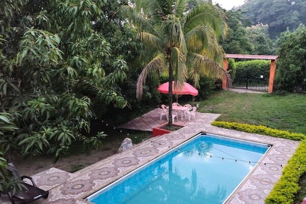 La Ponderosa, A Cabin In Villeta, Colombia. A Private Pool For Corporate Retreat - Sasaima