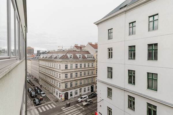 Blueground | Josefstadt, Elevator, Nr Landmarks - Wien