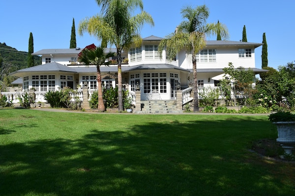 Private Entry & Patio In Garden Room Of Villa. - San Jose