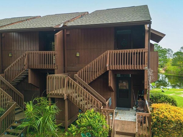 Cozy Upstairs Studio Condo At Diamondhead Overlooking The Lake & Country Club - Misisipi