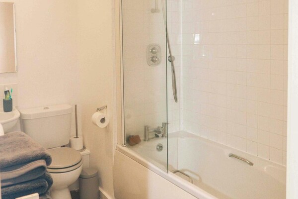 2br-sleeps5-cityview-freeparking-citycentre - Salford