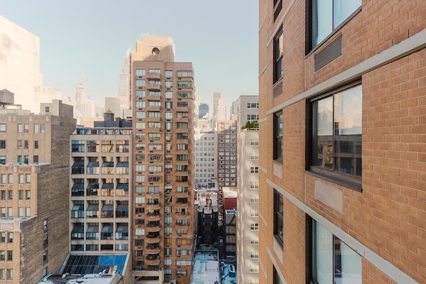 Blueground | Kips Bay, Pool & Gym, Nr Empire - ニューヨーク