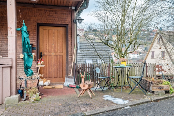 Ferienwohnung 'Retro Mit Schlossblick' Mit Bergblick, Gemeinschaftsterrasse Und Wi-fi - Nagold