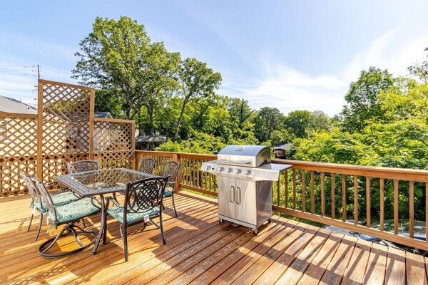 Kid-friendly 3/2 Home, 3 Mins To Downtown + Deck - Chattanooga, TN