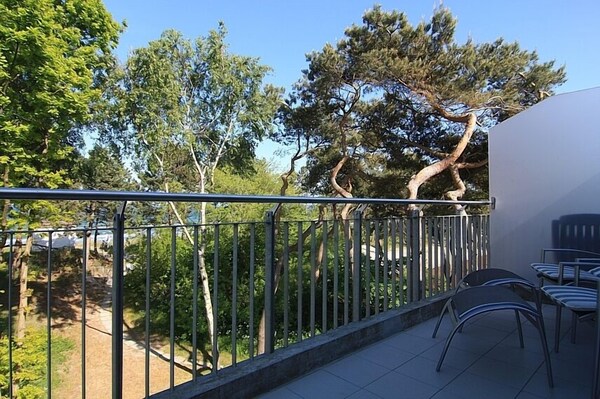 Elegante Ferienwohnung Mit Balkon Und Meerblick, Direkte Strandlage - Putgarten