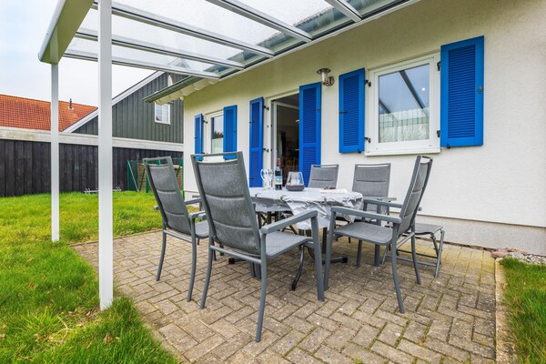 Vacation Home With Large Garden And Terrace, 500 M To The Water - Wiek