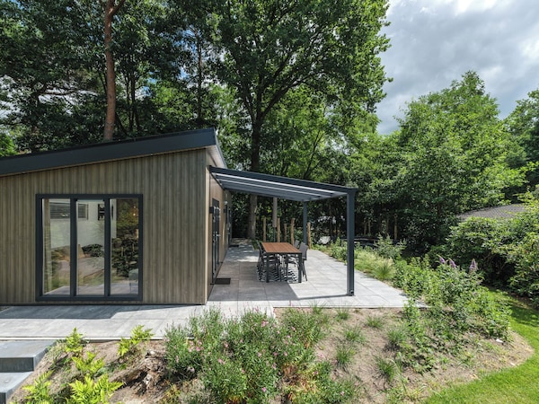 Genießen Sie Ein Luxuriöses Ferienhaus Für 4 Personen In Der Waldreichen Natur Der Veluwe, Ausgestattet Mit Modernen Annehmlichkeiten, Klimaanlage, Einer Stilvollen Pergola Und Einer Gemütlichen Sitzecke Mit Außenkamin Für Ultimativen Komfort Und Atm - Apeldoorn