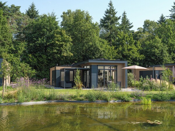 Essenburgh Comfort: Stylish 6-person Home With Three Bedrooms, A Modern Kitchen, Air Conditioning, And A Cozy Outdoor Space With A Luxury Pergola. Enjoy Comfort And Nature In The Veluwe. - Deventer