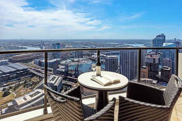 Luxurious 3 Bedroom Penthouse Suite ( Level 56 ) At Kent Street, Sydney Cbd - Surry Hills