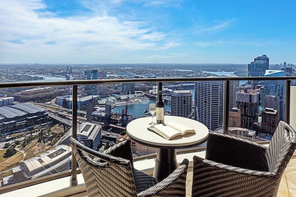 Luxurious 3 Bedroom Penthouse Suite ( Level 56 ) At Kent Street, Sydney Cbd - Moore Park