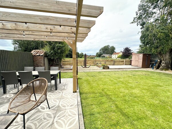 Harvest Cottage - 2 Bed (Double + Twin) - Large Detached Private Garden - Swaffham