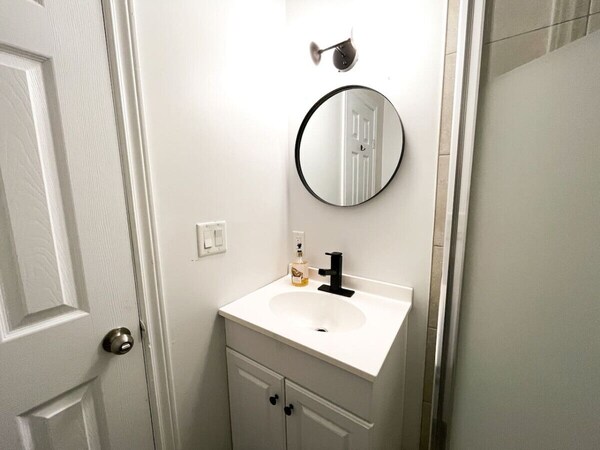 Boutique Hotel - Suite #2 Queen - Thunder Bay