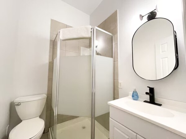 Boutique Hotel - Suite #9 King - Thunder Bay