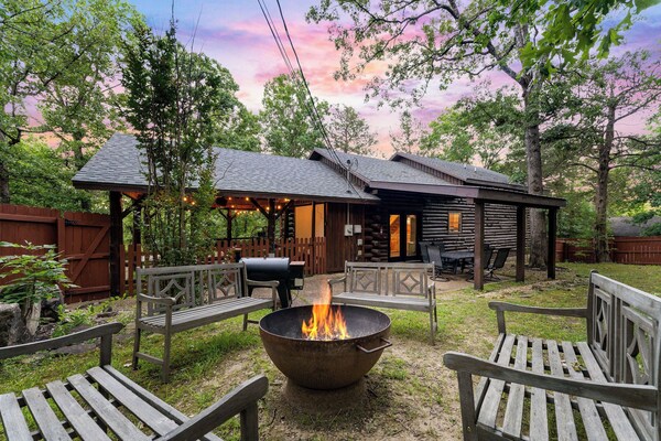Relax At Hillside Haven:2br Log Cabin With Hot Tub - Ridgedale, MO