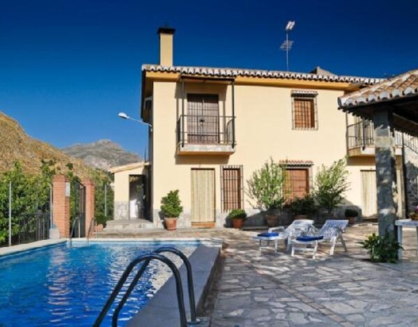 Casa Rural 'Hitos' Con Vistas A La Montaña, Wi-fi Y Aire Acondicionado - La Zubia