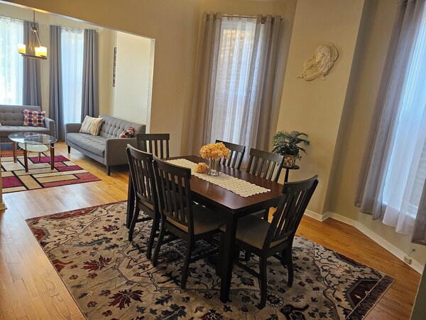 Chic 3-bedroom Apartment With Wifi, Ac In Welcoming Chicago - Beverly - Chicago