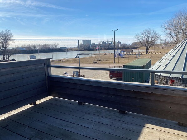 The Pedaler's Rest Retreat - Lakeside Tiny Home For 8 Guests - The Lake, Luverne