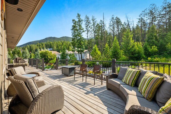 Apex Adventures | Pool Table/air Hockey | Fireplace - Fairmont Hot Springs, BC