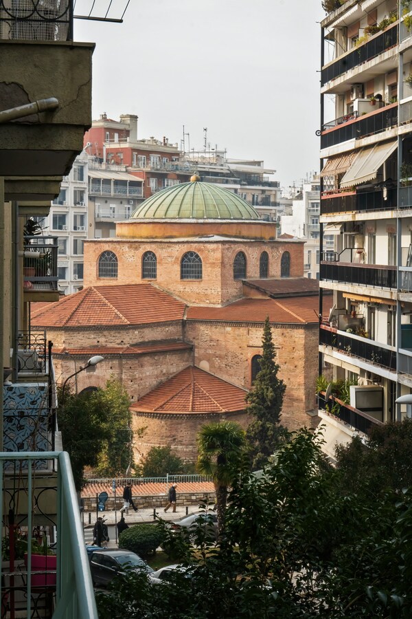 Charming Getaway Overlooking Agia Sofia  Heart Of Thessaloniki - Thessaloniki