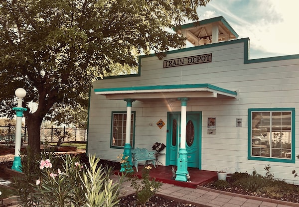 Train Depot Themed House! Located In Our Beautiful Private, Theme Ranch, Kingman - Kingman, AZ
