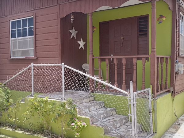 Terrific Townhome With Wifi In Bridgetown Close To All Amenities \Nwelcome. Bless - Worthing