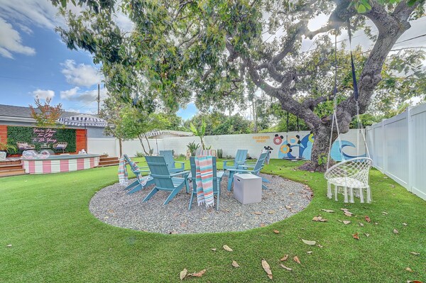 Disneyland 12m! Themed Decor, Pool, Fire Pit, Bbq, & Gameroom - Santa Ana, CA