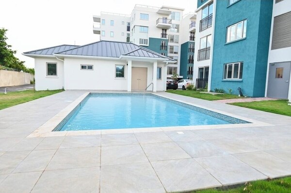 Deluxe One Bedroom Apartment In Kingston. Close To The National Stadium, \N - Kingston
