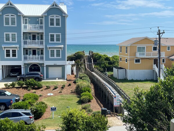2nd Row, Pool, Game Room, 3 Bedrooms, 2 Baths, Pet Friendly - Emerald Isle, NC