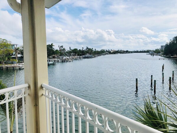 Bayfront Beauty - Spacious 2/2 Condo Across From The Beach - St. Pete Beach, FL