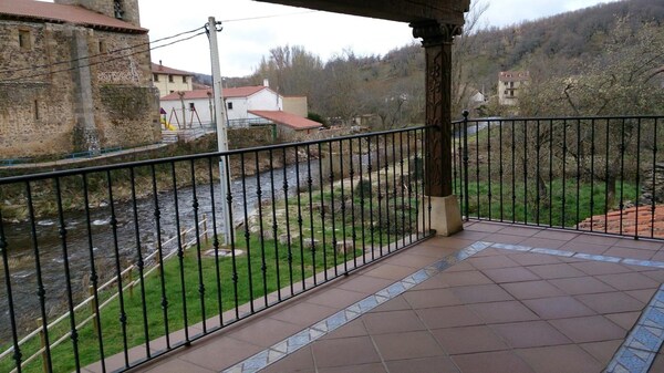 Casa Rural 'El Mirador Del Pedroso' Con Vistas A La Montaña, Terraza Privada Y Wi-fi - Salas de los Infantes