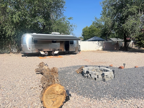 The Silver Oasis - Airstream Camper Trailer In Hurricane, Utah Near Zion Park +\N - Hurricane, UT