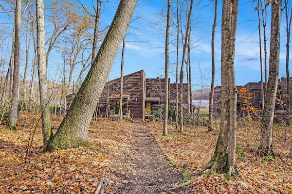 Cozy 3-bedroom Lakefront Home In Serene Gaylord With Free Wifi - Elmira, MI
