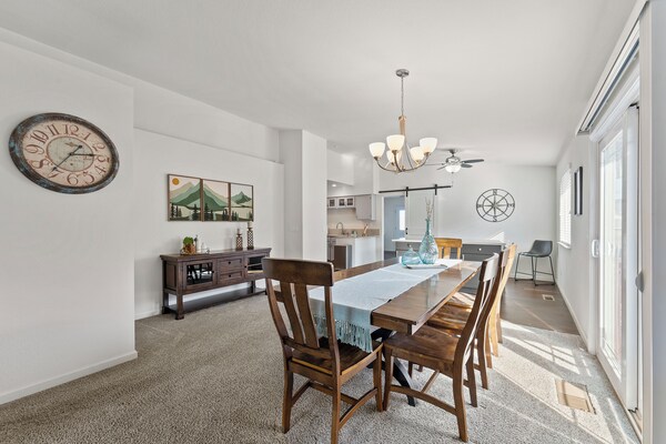 Spacious 5-bedroom House Steps Away From Mt. Rose & Lake Tahoe In Charming Reno! - Circus Circus Reno