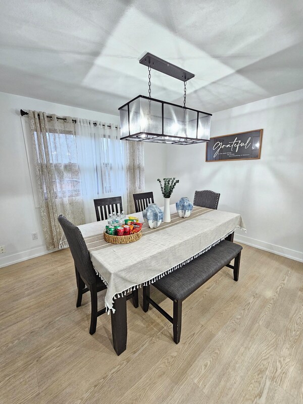 Huge 6-bedroom House With Wifi, Fitness, Games And Comfort In Great Lake - Waukegan, IL