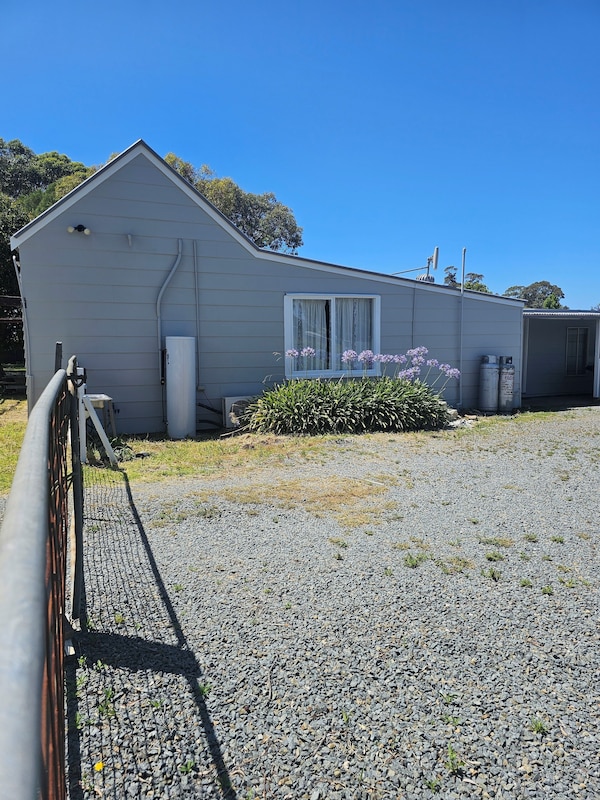 Farm Cottage In 2.3 Acres. Fully Renovated For Your Comfort. - Orbost