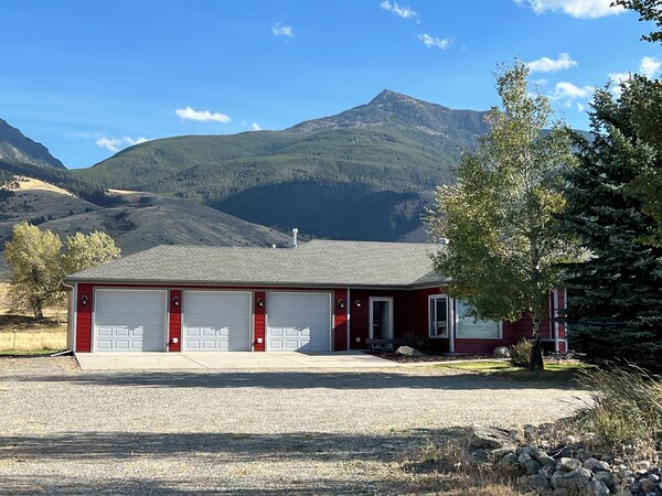 Art Lovers Retreat In Scenic Pray, Mt - Emigrant, MT