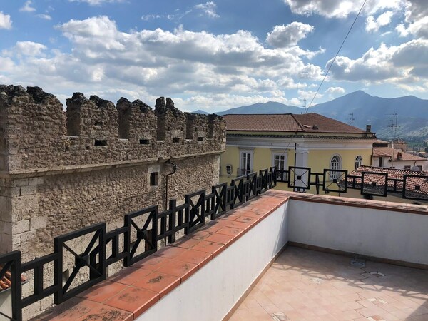 Accogliente Mansarda Posto Auto, Nella Piazza Del Comune A Due Passi Dal Centro - Provincia di Isernia