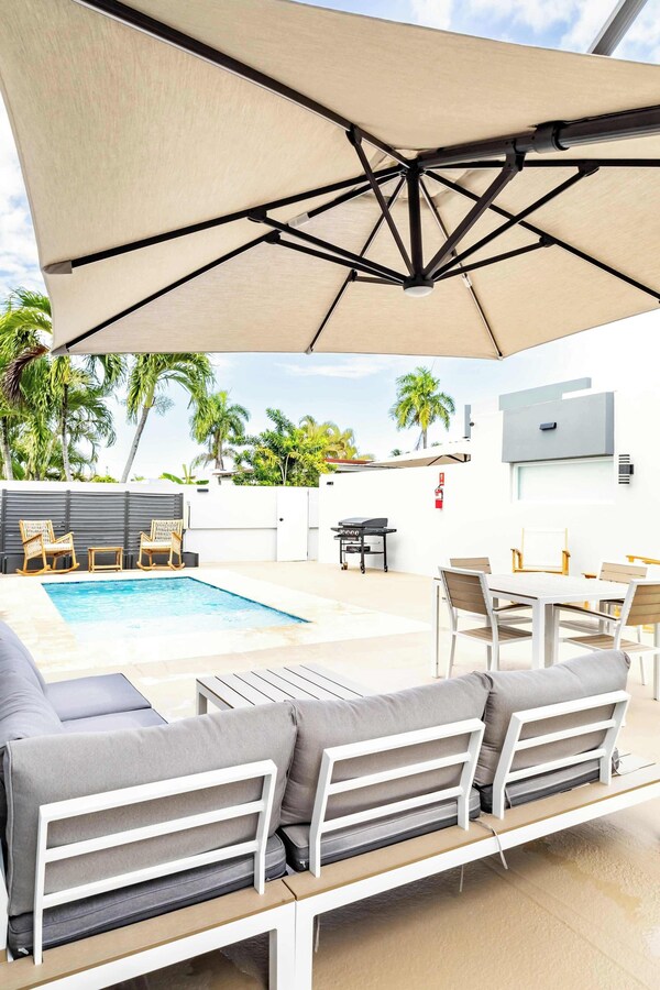 6 Bed, 4 Bath Houses A8 & A/8 W 2 Private Pools Dorado Del Mar - Dorado