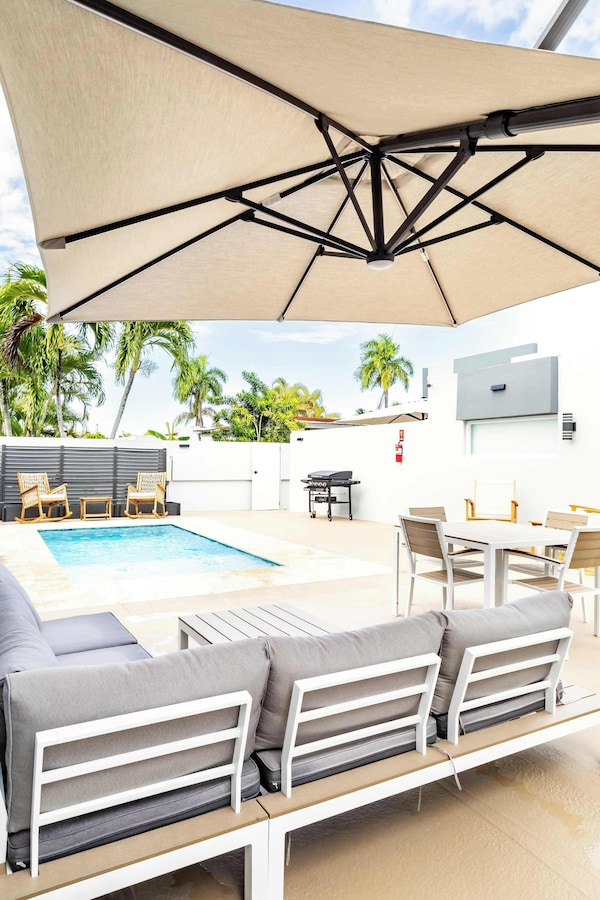 6 Bed, 4 Bath Houses A8 & A/8 W 2 Private Pools Dorado Del Mar - Dorado