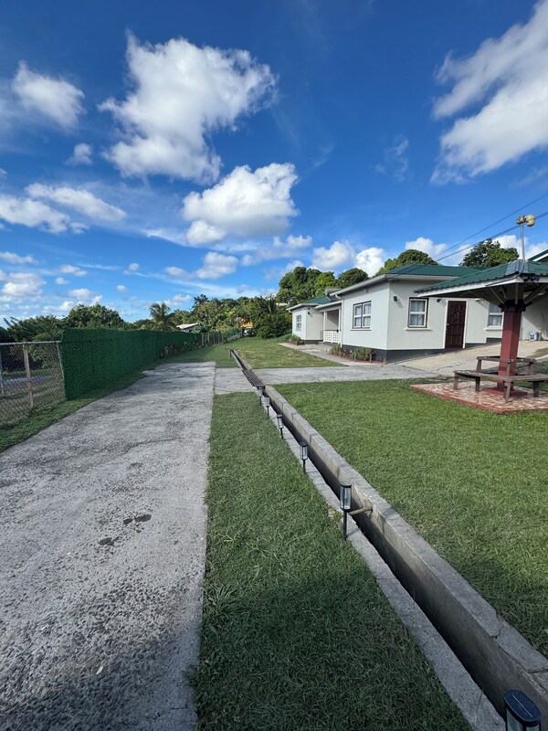 Cozy Ocean View Villa, Full Kitchen, Strong Wi-fi- 2 Min From The Beach! - Rodney Bay