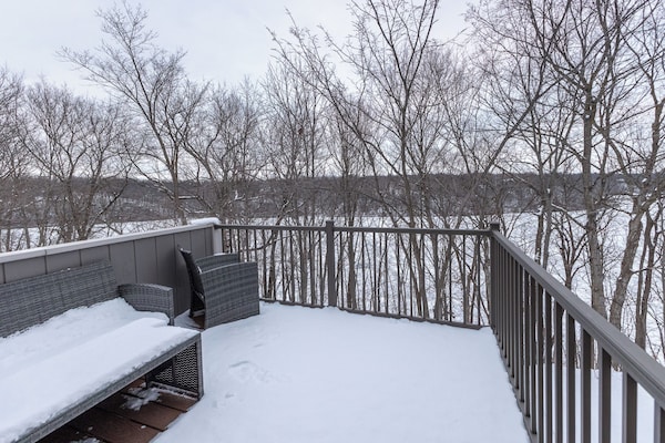 New! Lake Views!! Spend Summer Lake Side @ Plum Cove - Pet Friendly! - 일리노이