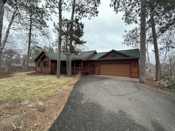 Cozy 3-bedroom Cabin In Charming Crosslake With Wifi And Ac - Crosslake, MN