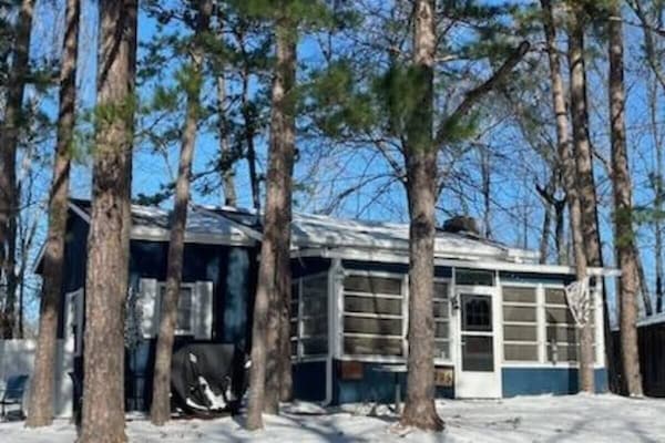 Fishing Cabin On Coast Guard Road In Buchanan. - Paris Landing State Park, Buchanan