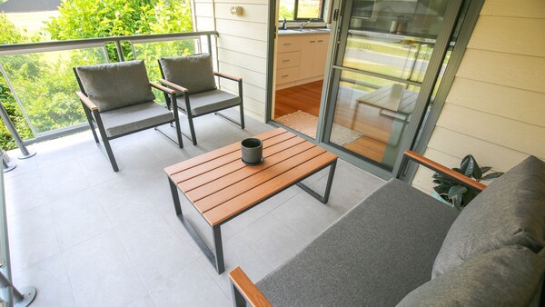 Alpine Nest - Sunny Retreat Close To Town - Bright