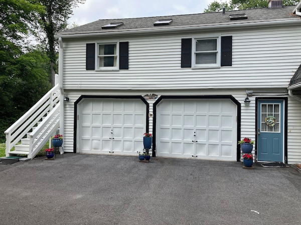 New One Bedroom Apartment Centrally Located In Southbury - Newtown, CT