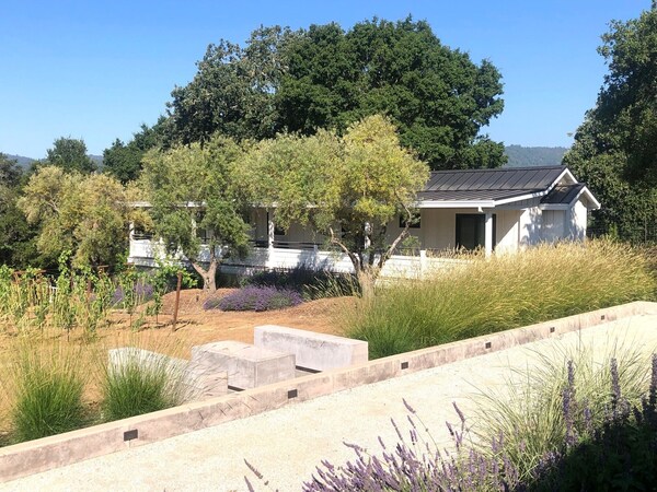 Luxury 2-br Cottage On 30-acre Vineyard Property In Enchanting Healdsburg - Cloverdale, CA